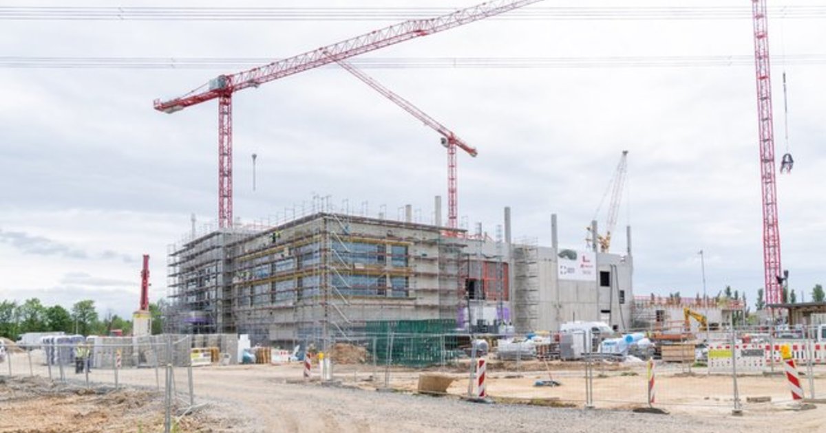 External construction work on Digital Realty’s latest Frankfurt data ...